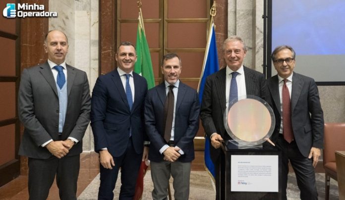 Grupo TIM lança o primeiro microchip de cibersegurança 100% italiano ...